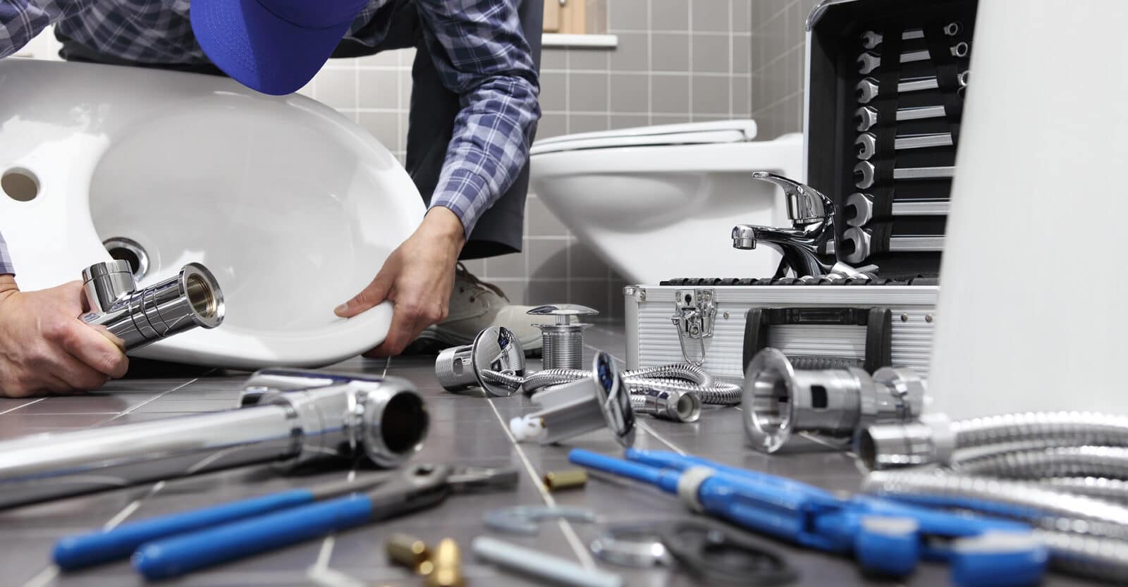 4 Reasons Hiring a Professional Plumber Is a Must | The Mink Plumbing